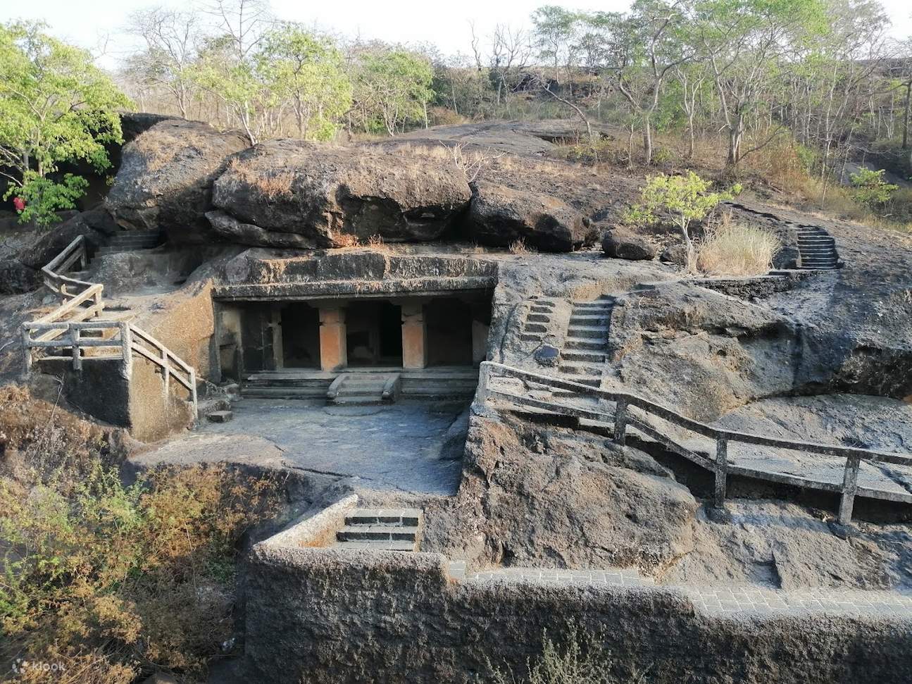Mumbai: Gua Kanheri dan Kuil Pagoda Emas - Klook Indonesia