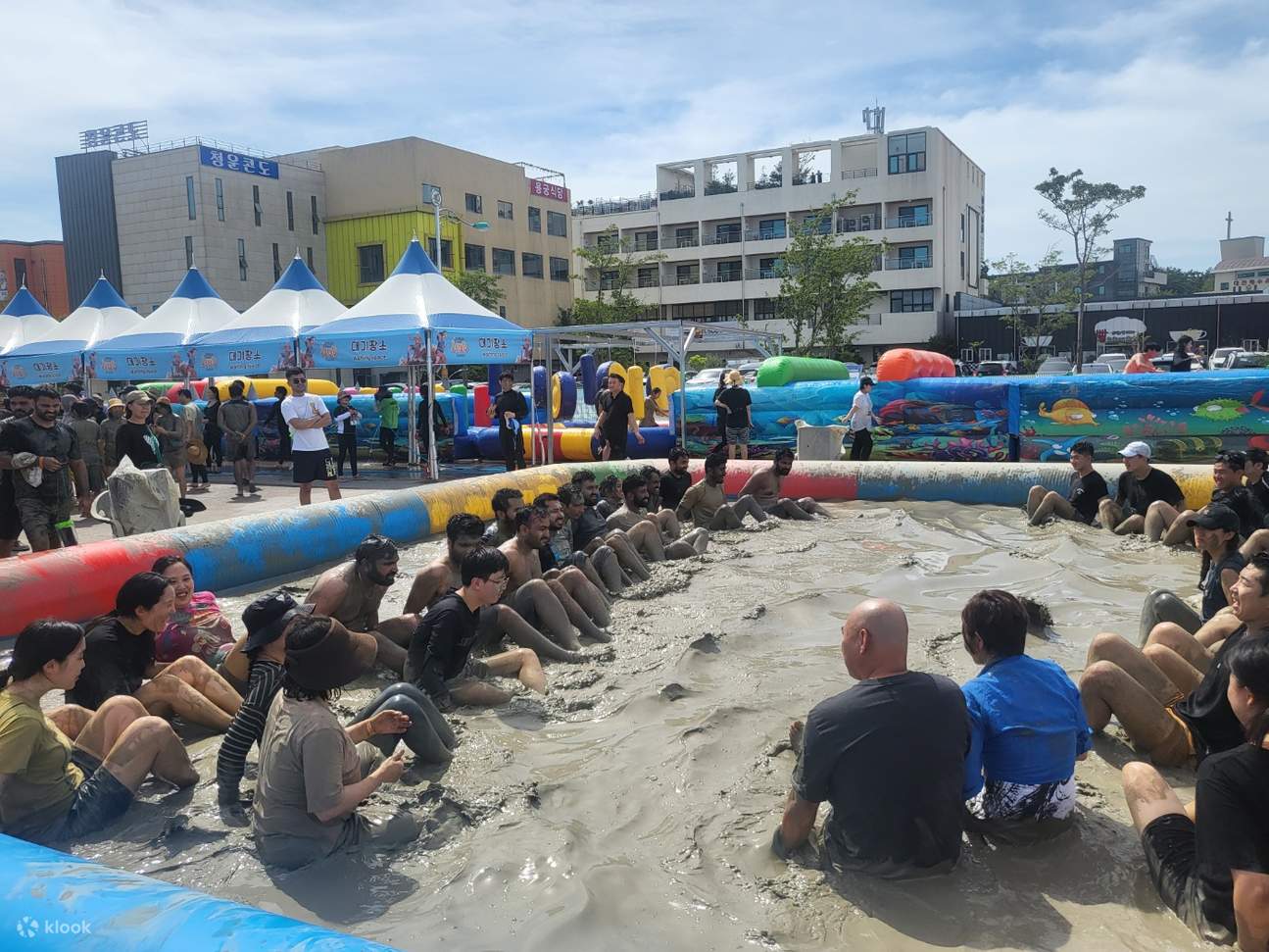 Sips & Splashes : Tor zum Wasser- und Schlammfestival - Klook ...