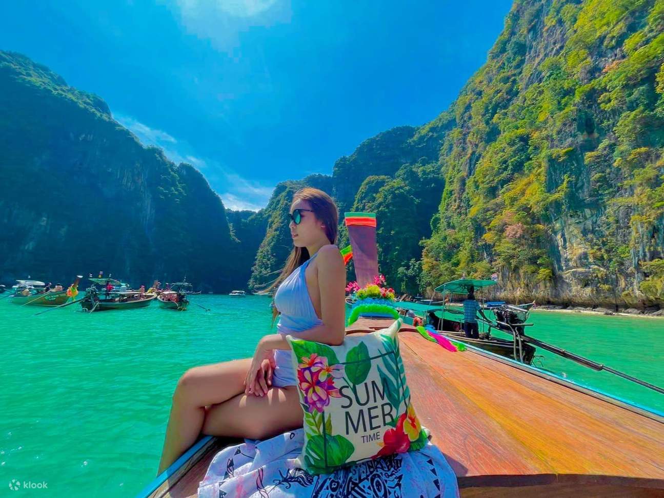 Rombongan Dari Phuket One Day Trip Ke Pulau Phi Phi Dengan Feri Dan Long Tail Boat Di Phi Phi di ...