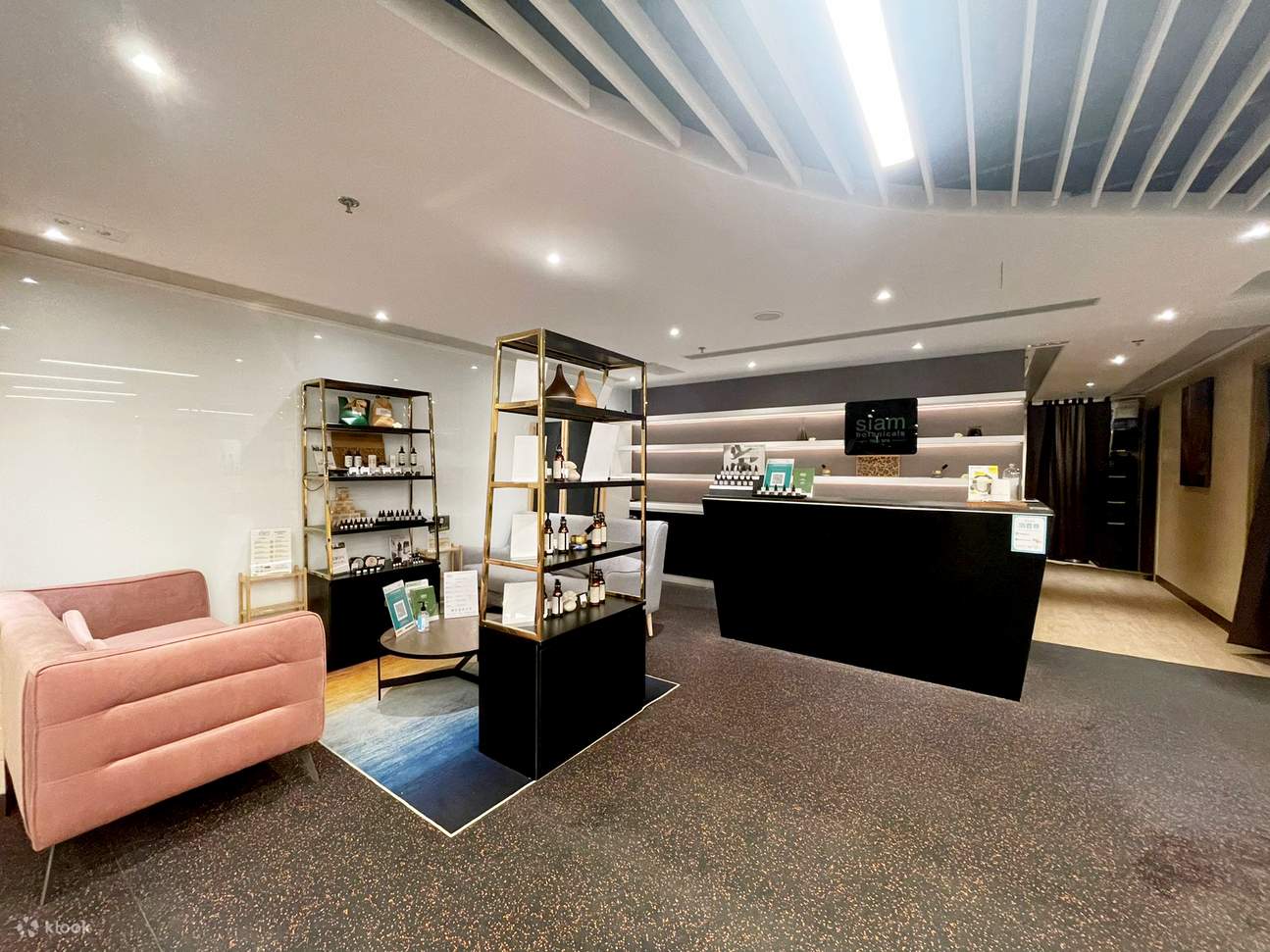 Thai Massage Treatment At Siam Botanicals Thai Spa In Tsim Sha Tsui And