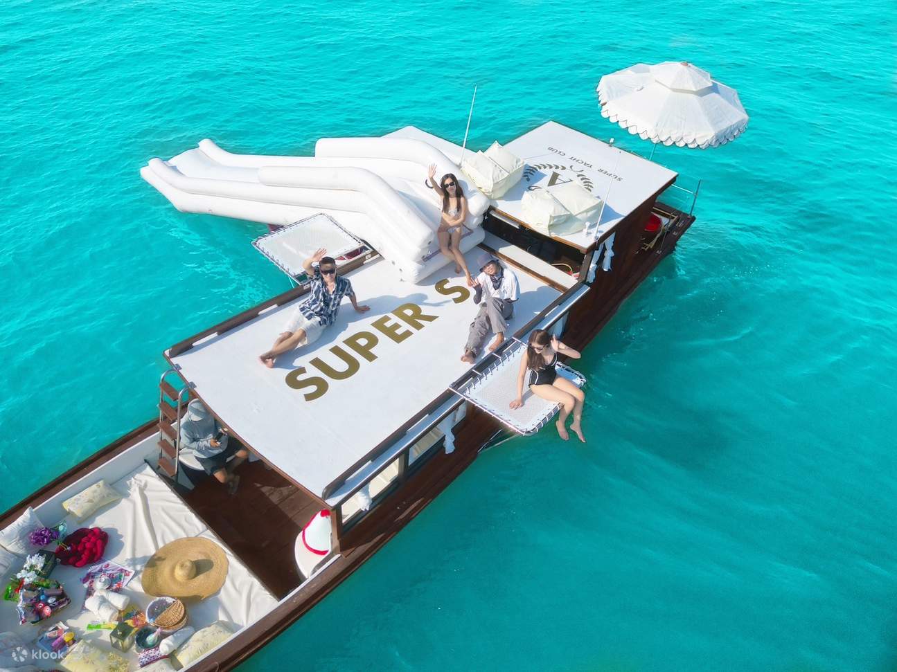 Sewa Pribadi di Phuket dengan Perahu Panjang Mewah oleh Super Yacht ...