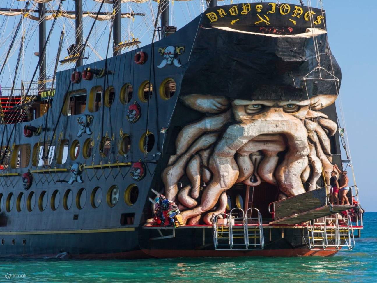 Gonster Pirate Boat Trip : Lunch & Soft Drinks & Transfer - Klook India