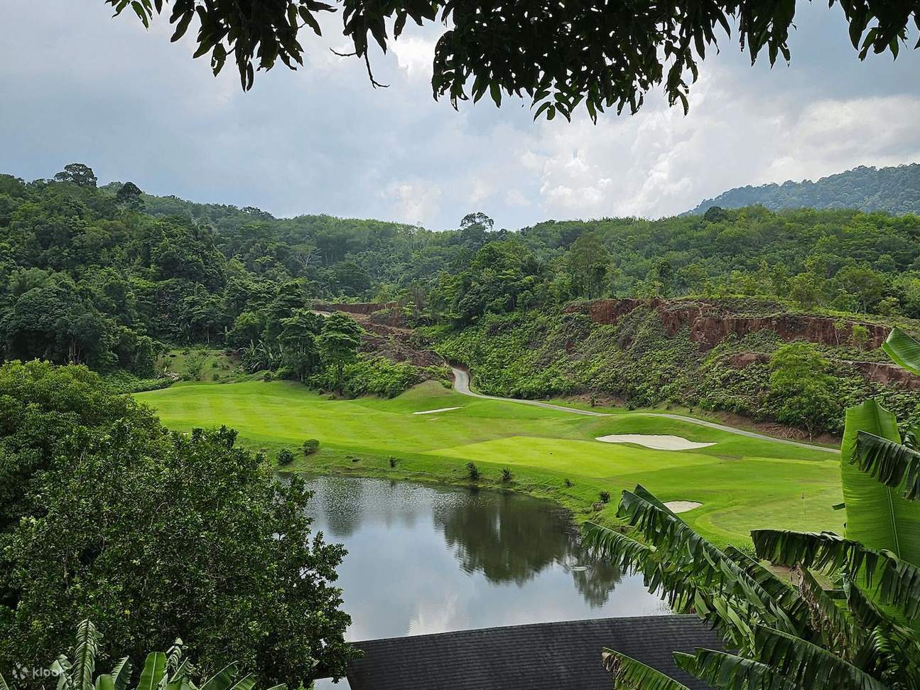 在 RED MOUNTAIN GOLF CLUB 盡情揮桿 - Klook香港