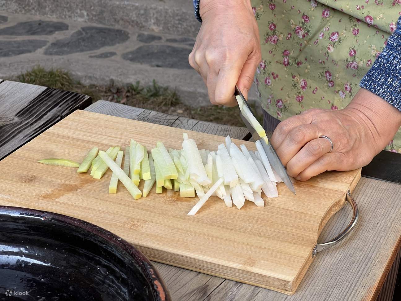 Kimchi Making & Cooking Class in Traditional Hanok Courtyard - Klook ...
