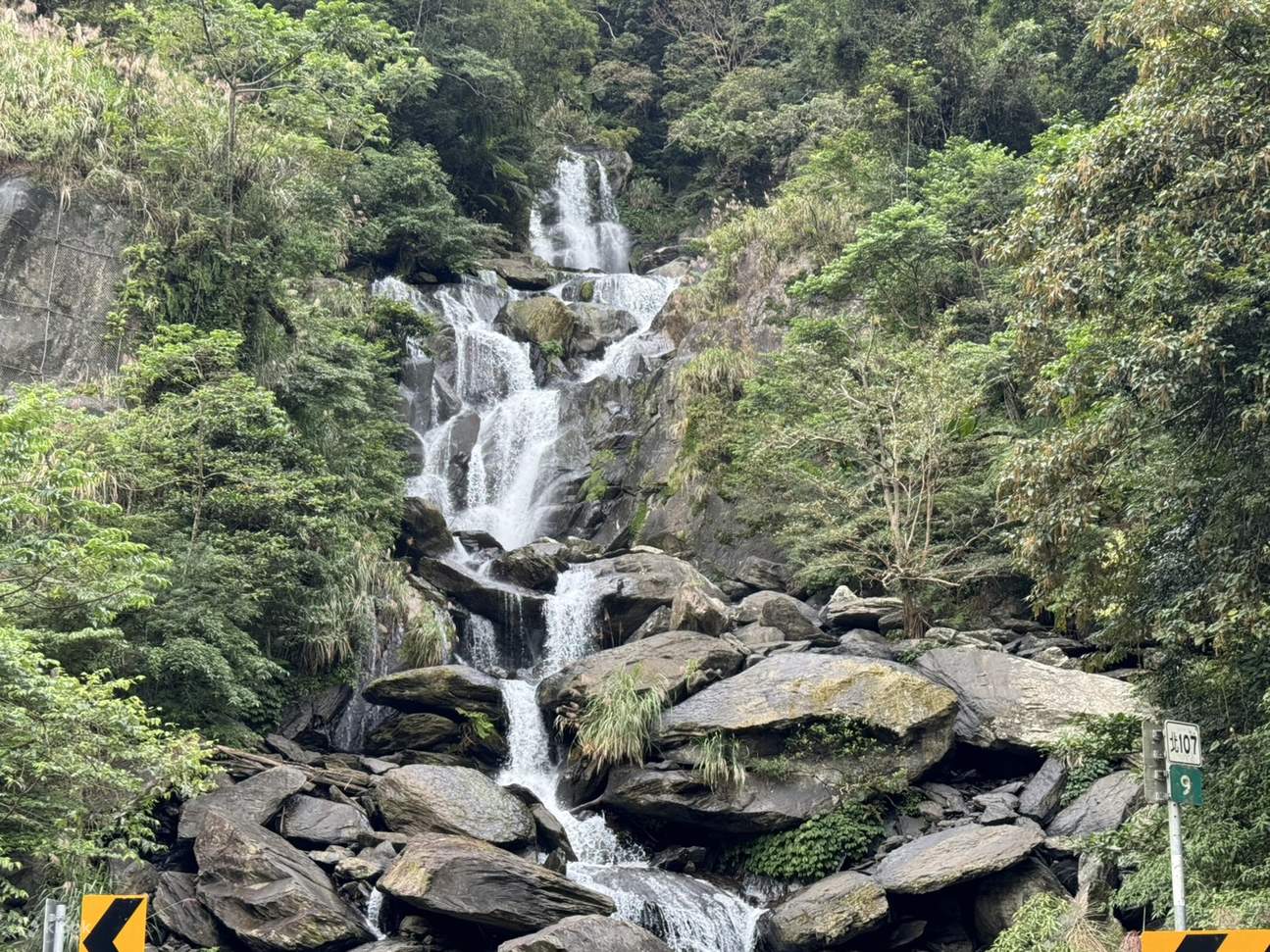 Unzen Paradise & Wulai Old Street & Wulai Scenic Trolley & Wulai ...