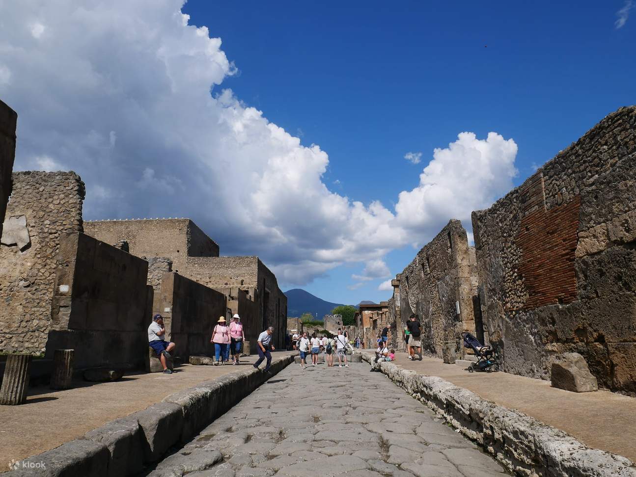 Discover the Amalfi Coast, Sorrento, and Pompeii in One Day from Naples ...