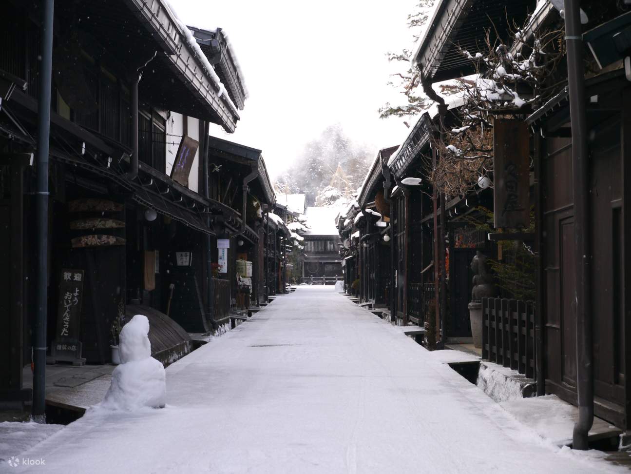 Bustour durch die schneebedeckte Welt von Shirakawago und Takayama ...