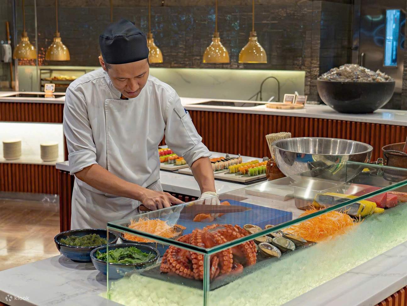 Exquisita experiencia de bufé en el New World Saigon Hotel - Klook España