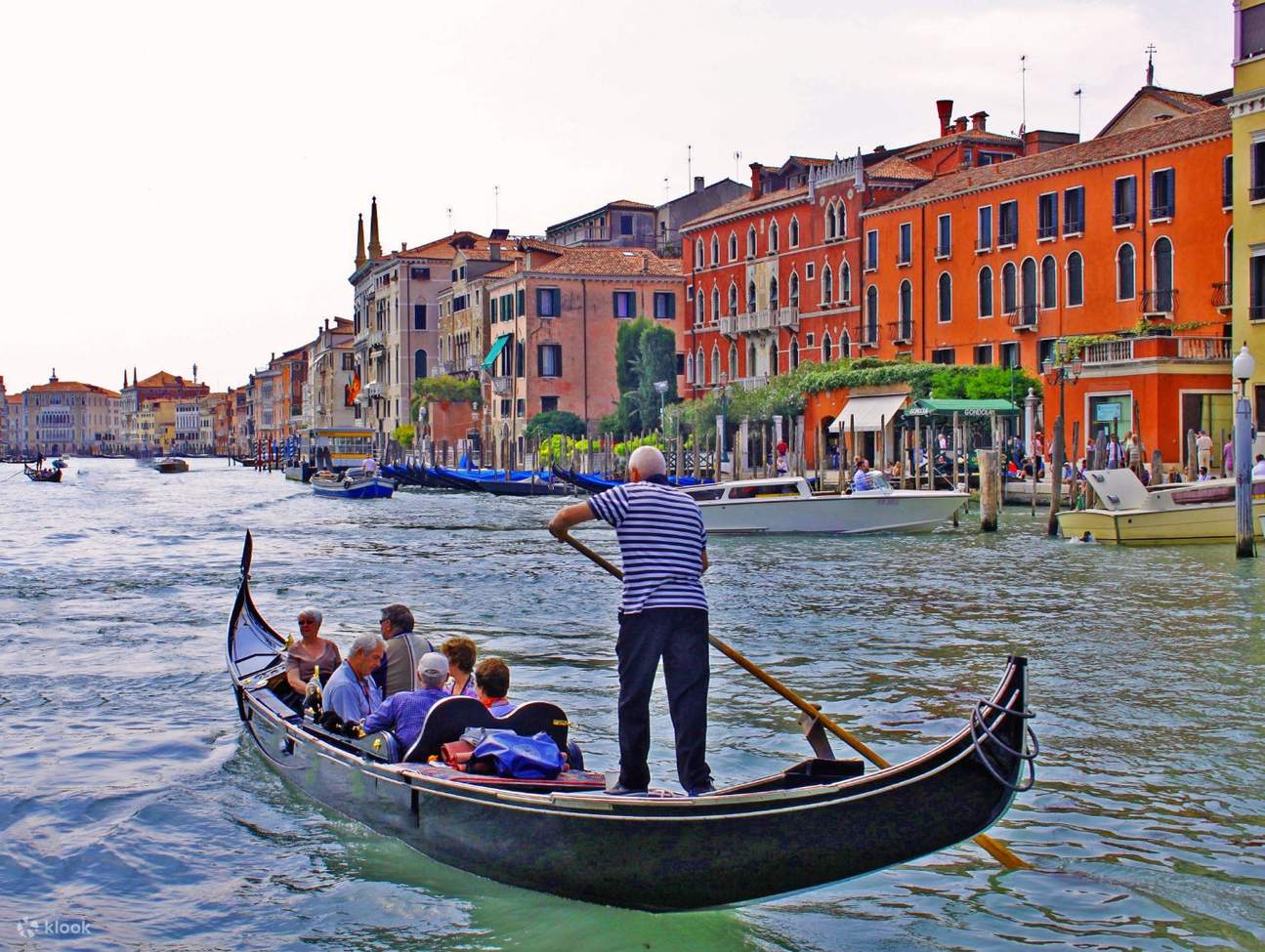 Grand Canal Gondola Ride With Commentary Music And Singers In Venice