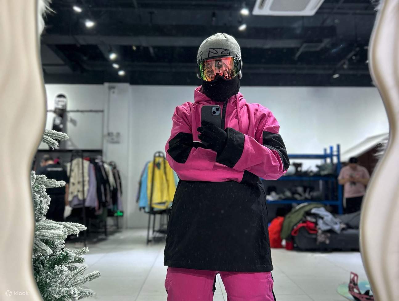 Huafa Snow World Snow Miracle Snow66 Ski Equipment Rental & Ski ...