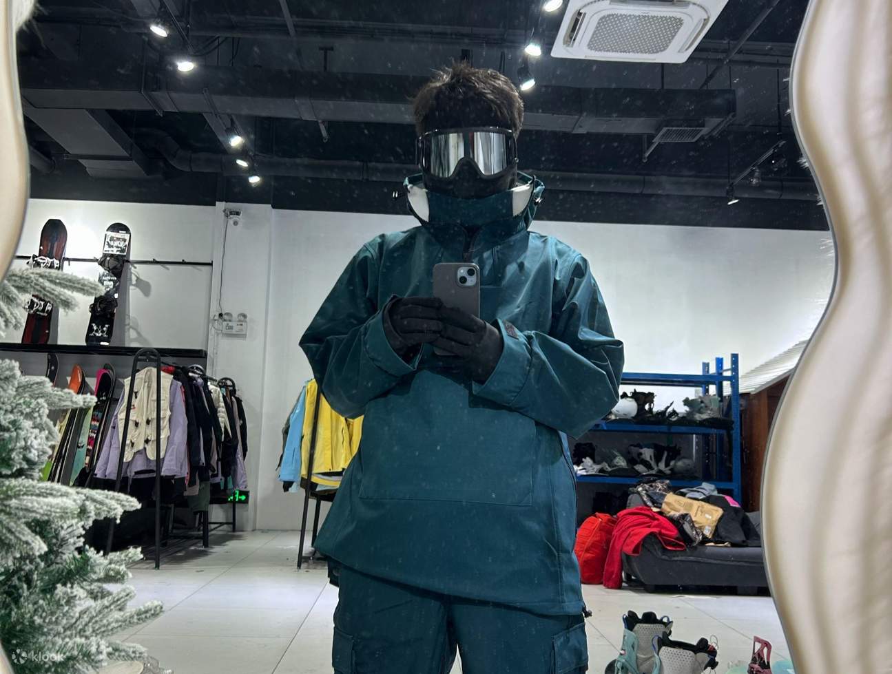 Huafa Snow World Snow Miracle Snow66 Ski Equipment Rental & Ski ...