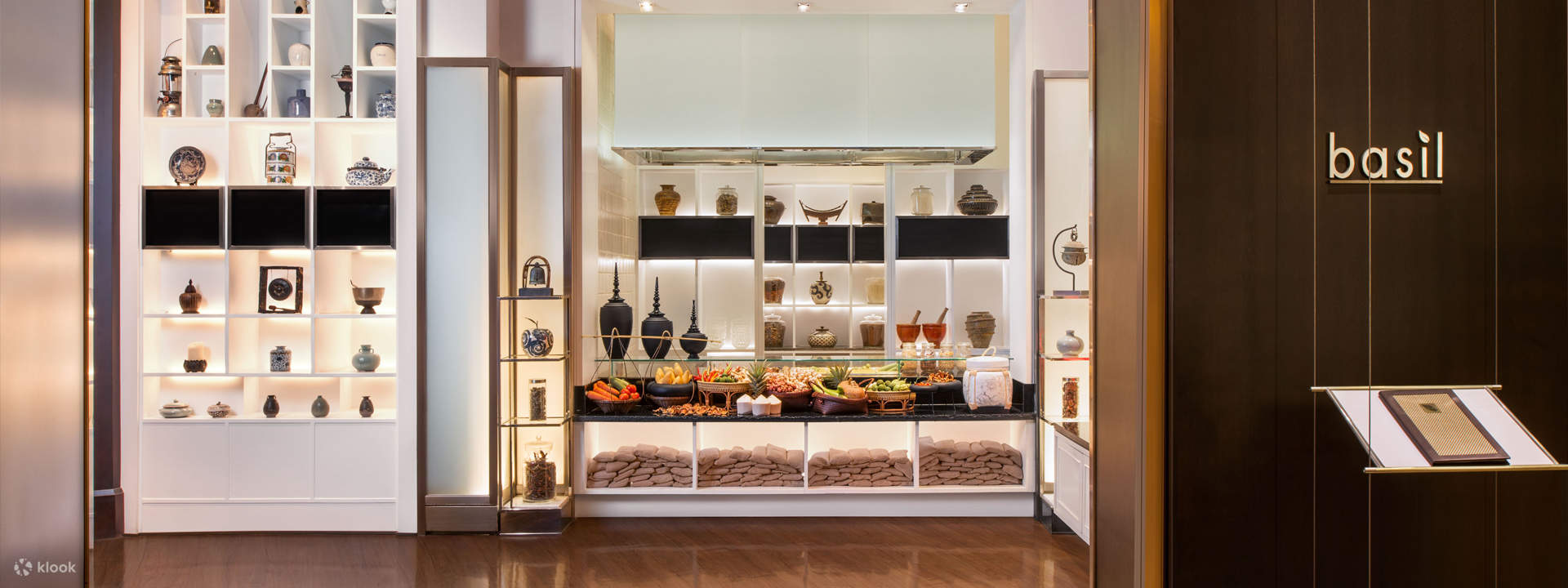Dinner Sets at basil at Sheraton Grande Sukhumvit, Thailand