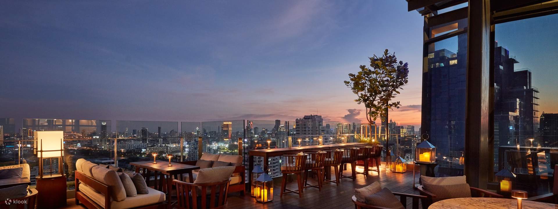 โรงแรม ไฮแอท รีเจนซี่ กรุงเทพ สุขุมวิท - สเปคทรัม เลาจน์ แอนด์ บาร์ ...