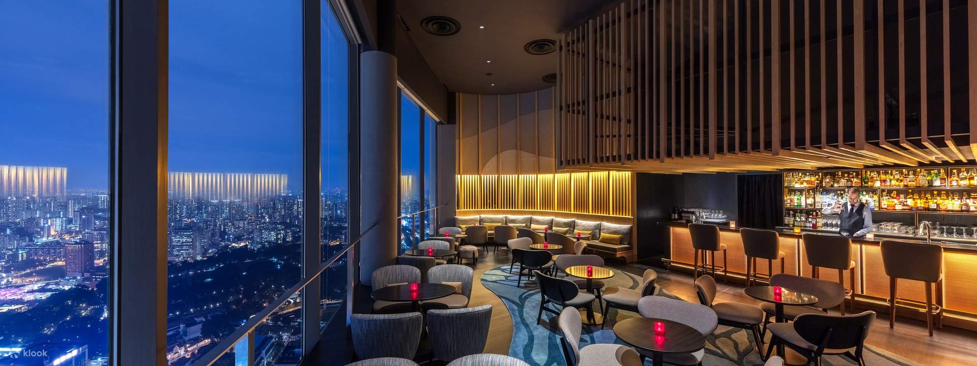SKAI Bar in Swissotel The Stamford