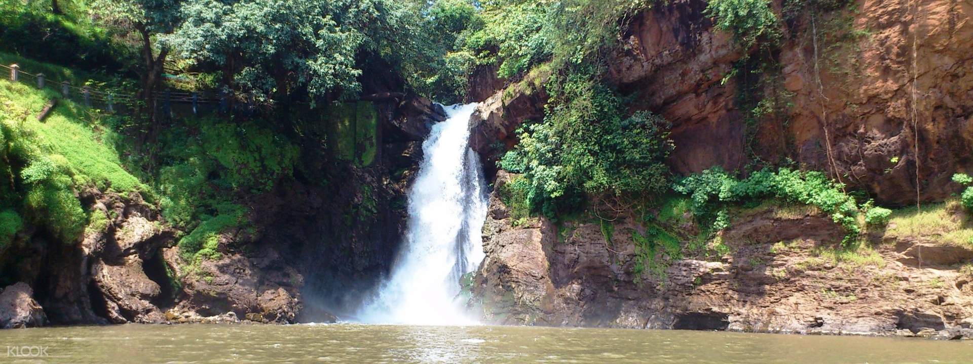 Harvalem Waterfalls and Rudreshwar Temple Day Tour in Goa, India