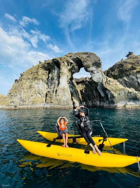 Keelung｜Elephant Trunk Rock Water Bike Experience - Klook