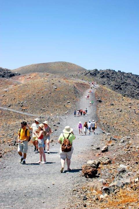 體驗聖托里尼的神奇遊船之旅：火山、溫泉和錫拉夏島 Klook 客路
