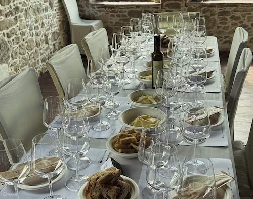 Private wine tasting in Lucca with expert sommelier - Klook États-Unis