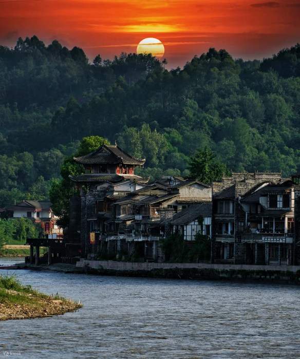 Sichuan Leshan Giant Buddha + Huanglongxi Ancient Town 1-Day Tour (The ...