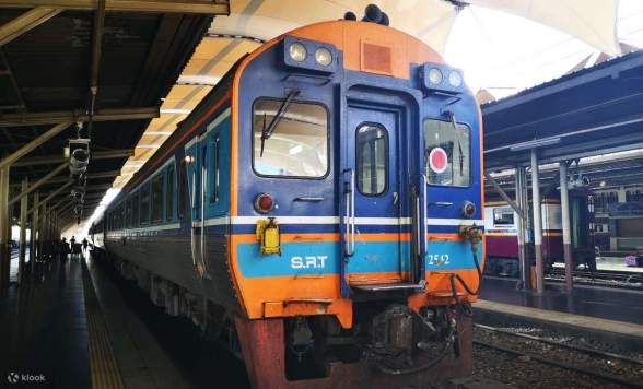 Let's go to Ayutthaya, a World Heritage Site, on the State Railway of ...