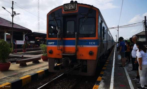 Let's go to Ayutthaya, a World Heritage Site, on the State Railway of ...