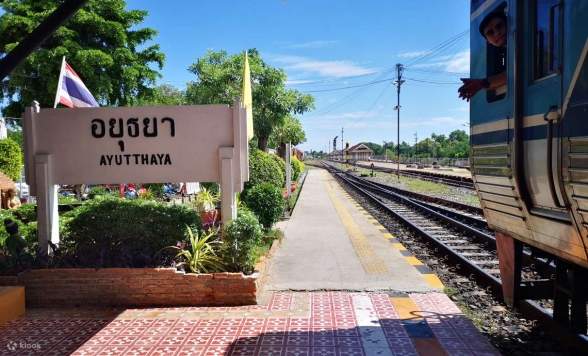 Let's go to Ayutthaya, a World Heritage Site, on the State Railway of ...