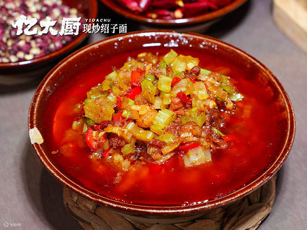 Yi Chef's Fried Whistle Noodles | Taikoo Li Store - Klook Canada