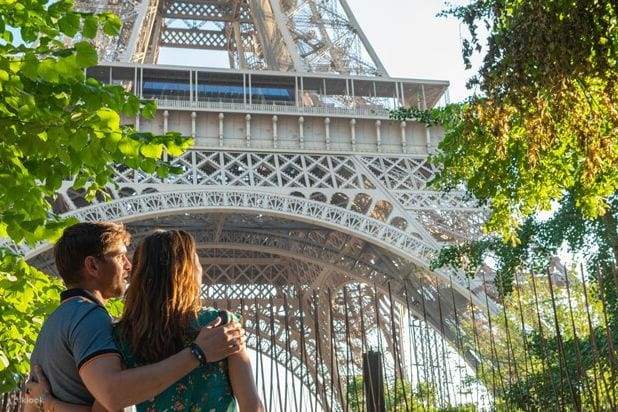 EIffel Tower Summit Skip-The-Line Ticket and Paris City Join In Tour ...