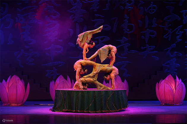 Beijing: Temple of Heaven Park + Beijing Red Theater Acrobatic ...