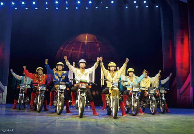 Beijing: Temple of Heaven Park + Beijing Red Theater Acrobatic ...