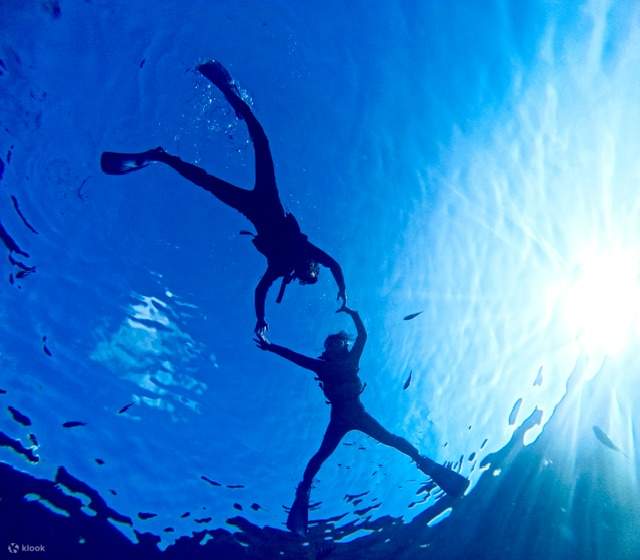 沖繩天然海灘立槳衝浪、皮划艇和青之洞窟浮潛體驗（免費照片） Klook香港