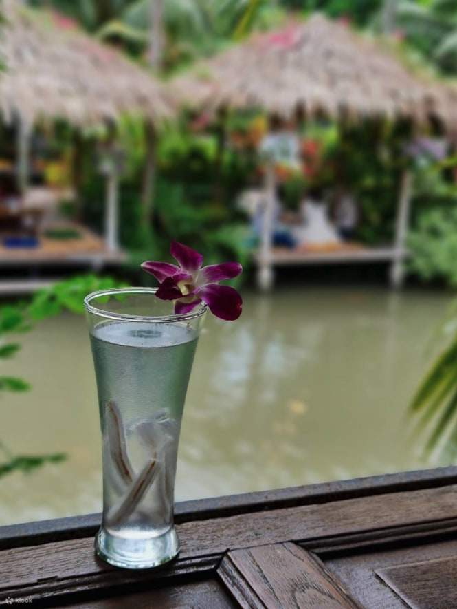 Bangkok Ig Cafe Tour At Bubble In Forest, After Rain, Ampawa Sri in ...