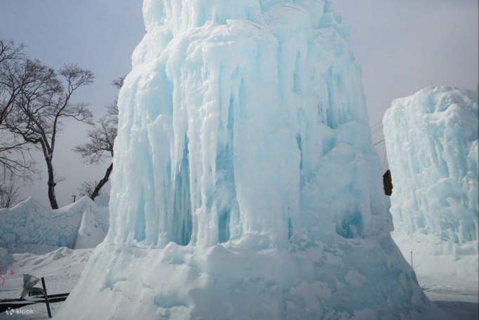 Lake Shikotsu Ice Wave Festival & Hoshino Tomamu Ice Village Day Trip ...