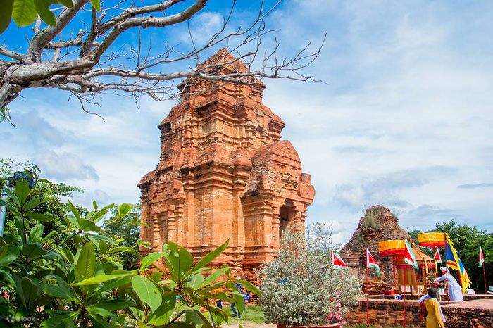 [Klook Free and Easy] Ta Cu Mountain Private Day Tour dari Mui Ne ...