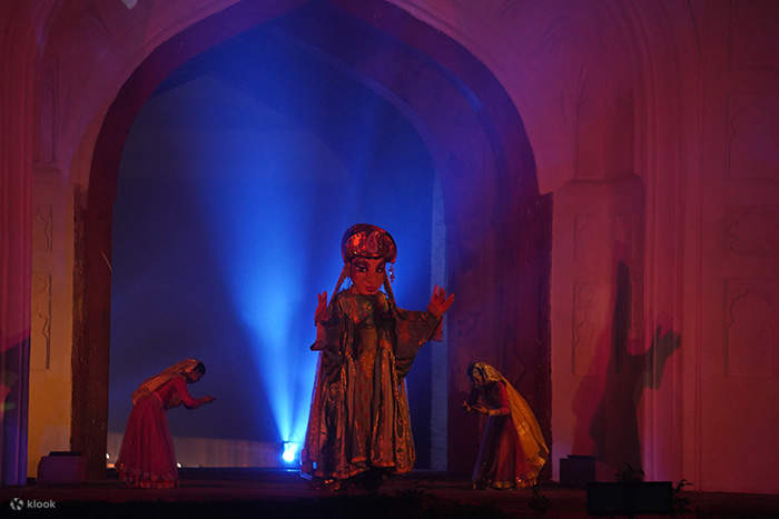New Delhi Guided Tour: Red Fort Light & Sound Show with guide - Klook India