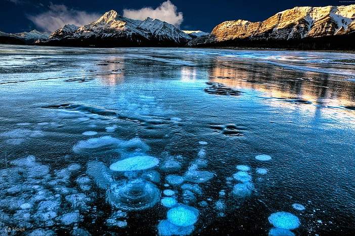 Abraham Lake Ice Bubbles and Peyto Lake Adventure Tour in Banff - Klook ...