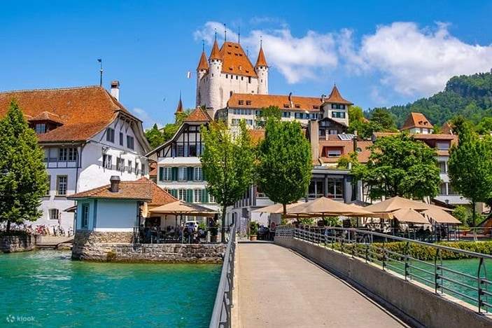 Taman Alam Danau Biru, Jembatan Gantung dan Wisata Kota Thun - Klook ...