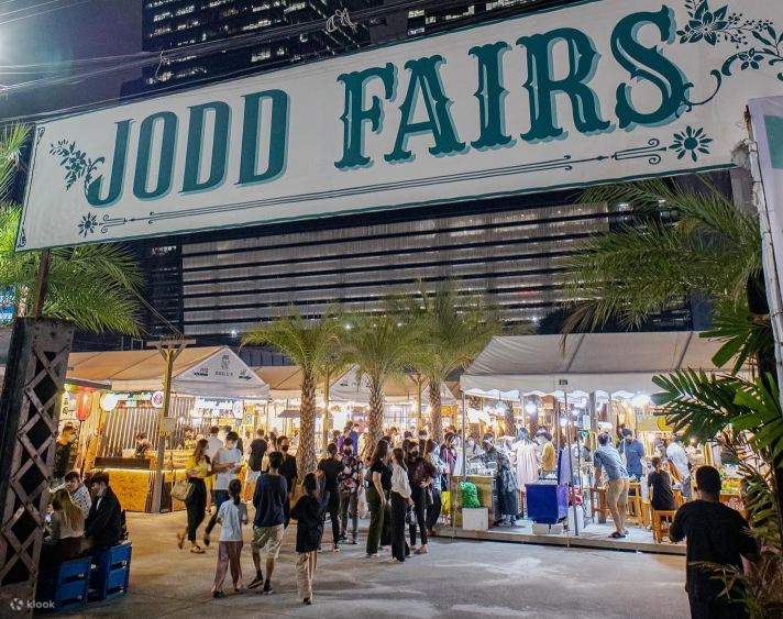 Ayutthaya cafe with thai costume Tour - Klook Singapore