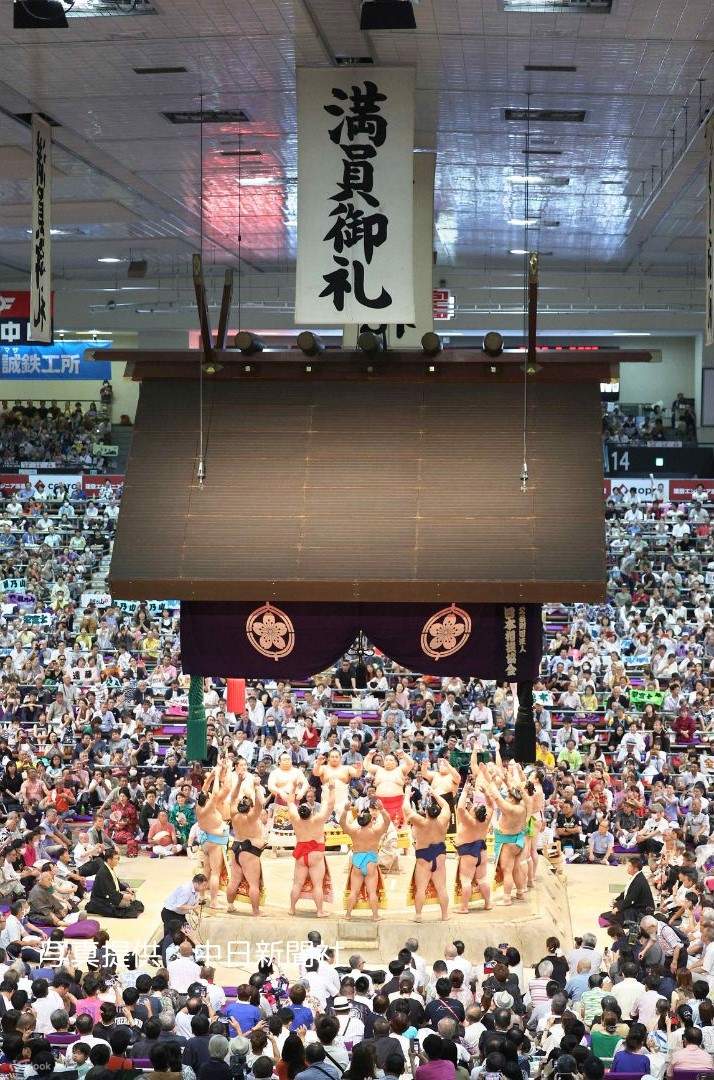 Sumo Wrestling Watching and Misokatsu Yabaton Join In Half Day Walking ...