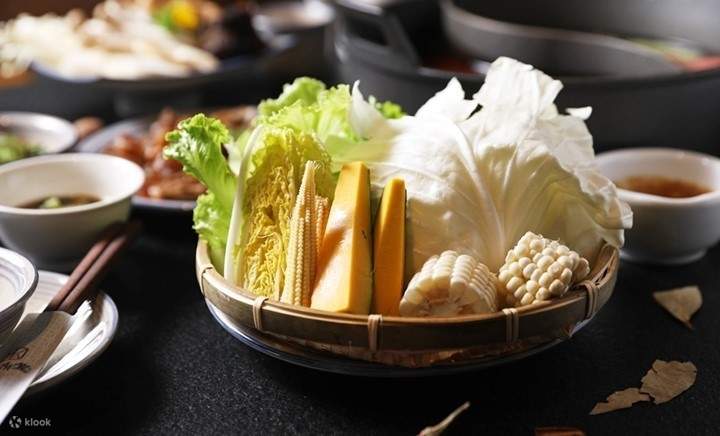 Bendingtang hot pot at MRT Beimen Station - Klook United States