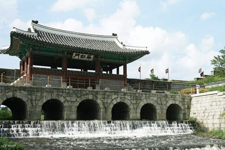 Suwon Historical Autumn Romantic Day Tour - Klook United States