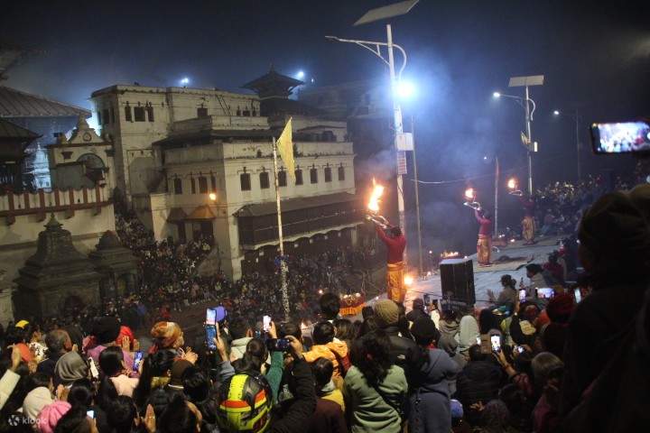 Experience the Evening Aarati Pooja at Pashupatinath Temple in ...