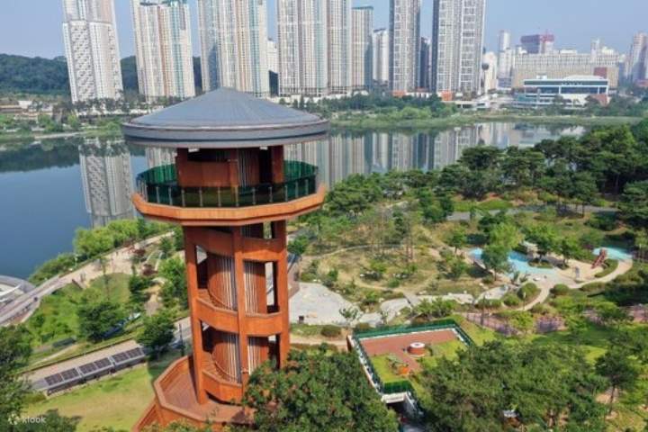 Suwon Historical Autumn Romantic Day Tour - Klook