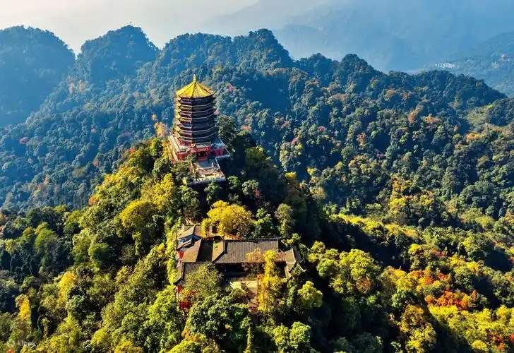 Private Tagestour von Chengdu nach Dujiangyan, Nanqiao und Qingcheng ...