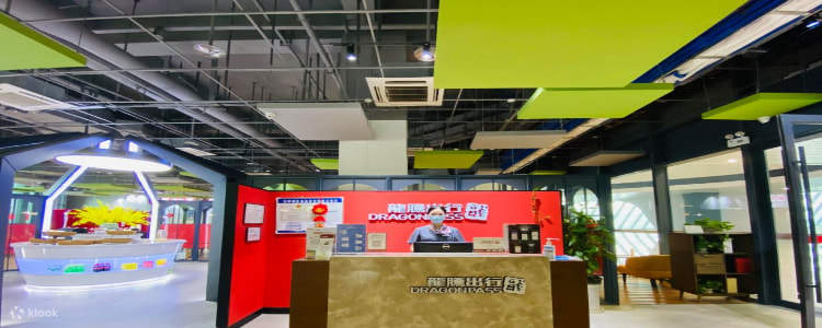 Ruang Tunggu Kereta Api Kecepatan Tinggi Stasiun Kereta Chongqing Barat ...