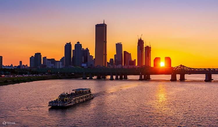 Seoul Yeouido Cherry Blossom, Hangang River Park & Sunset Cruise ...