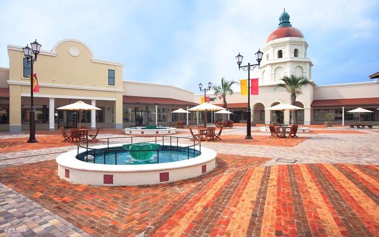 Kobe Premium Outlets & Arima Onsen Town Tour dari Osaka dengan Makan ...