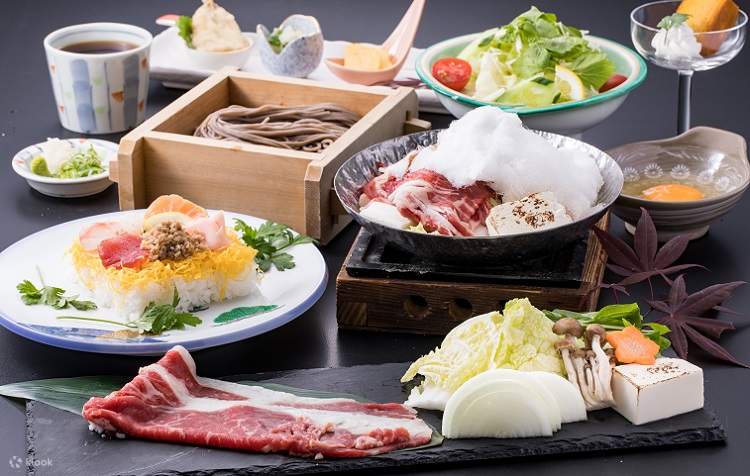 후키야 후루사토 마을과 다카하시 시립 도서관 조인 일일 버스 투어 오사카 출발 클룩 Klook 한국