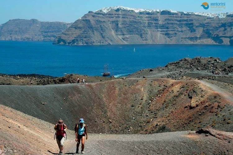 體驗聖托里尼的神奇遊船之旅：火山、溫泉和錫拉夏島 Klook 客路