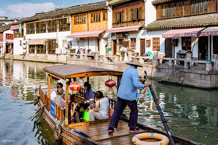 One-Day Tour: Zhujiajiao Ancient Town + Film & TV Park/Huangpu River ...